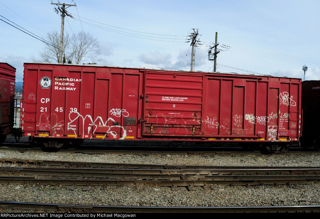 CP 214539 50-6 ft Single Door Boxcar (side A)